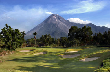 Would You Golf Here?!? Nine of the Craziest Golf Courses in the World